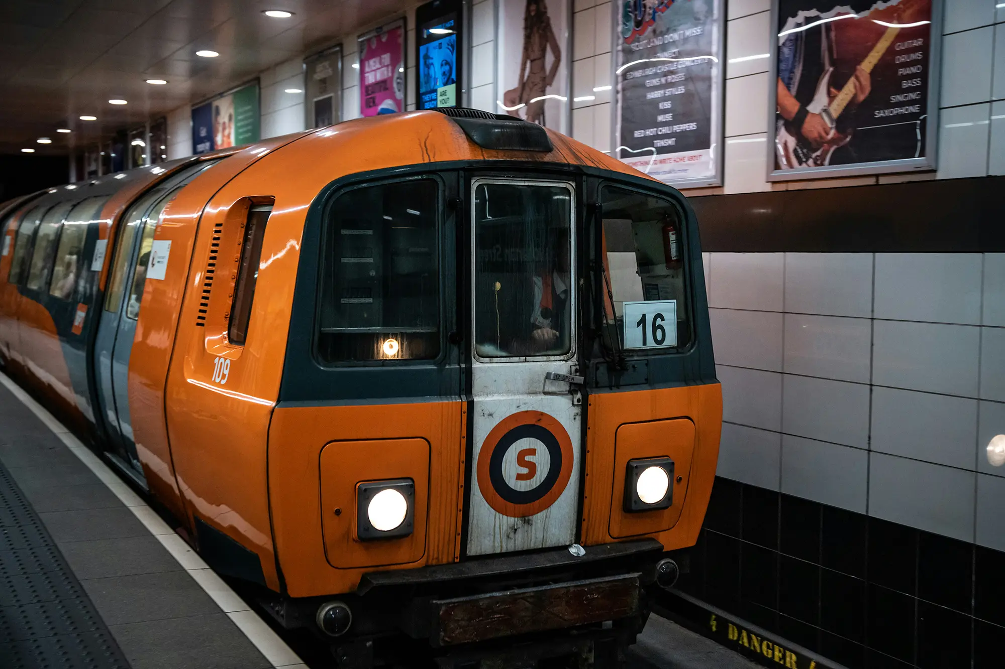 How to use the Glasgow Subway as a Tourist - According To Caitlin